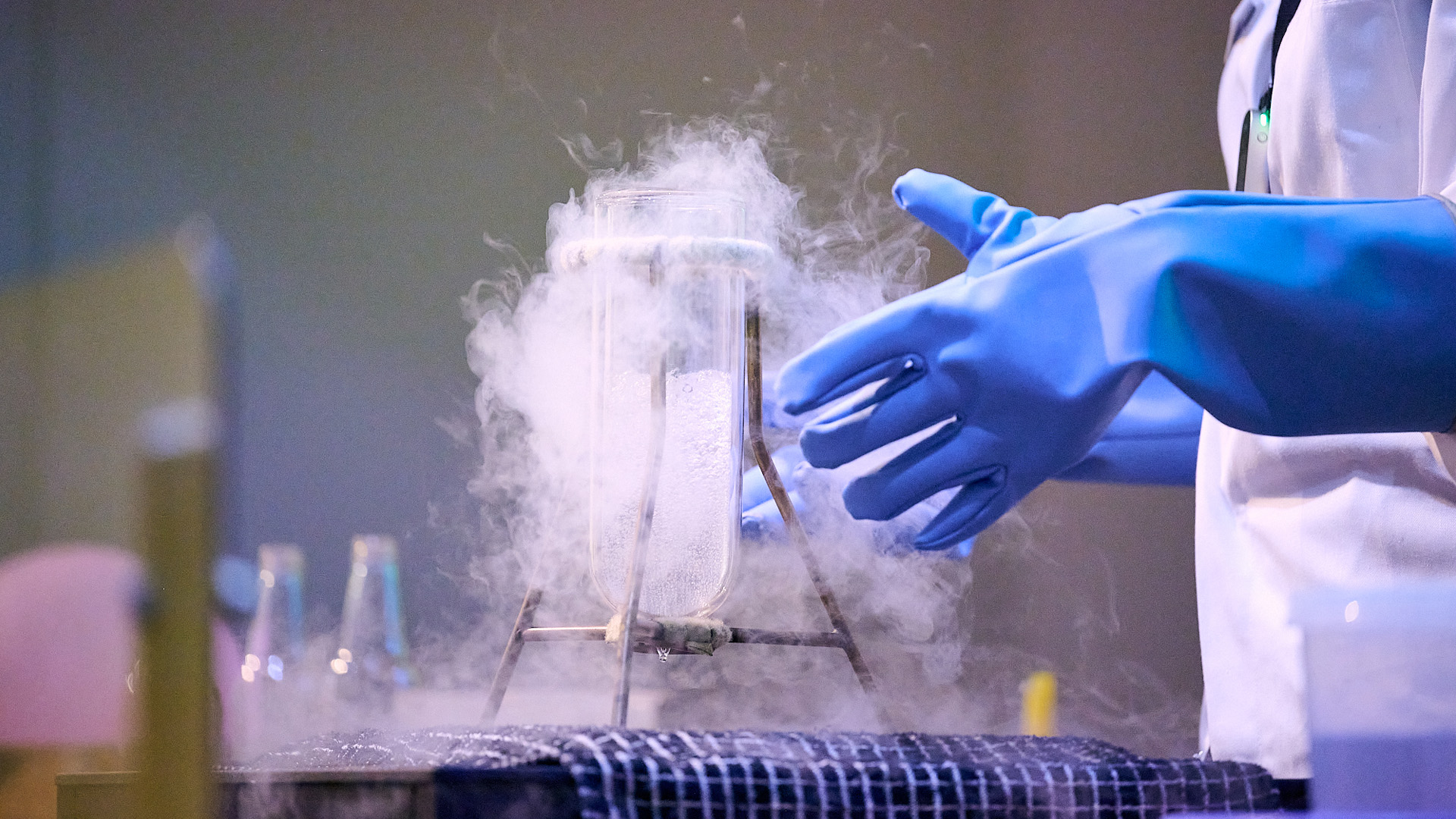 Liquid Nitrogen: Solids, Liquids, and Gases | Education | Scienceworks